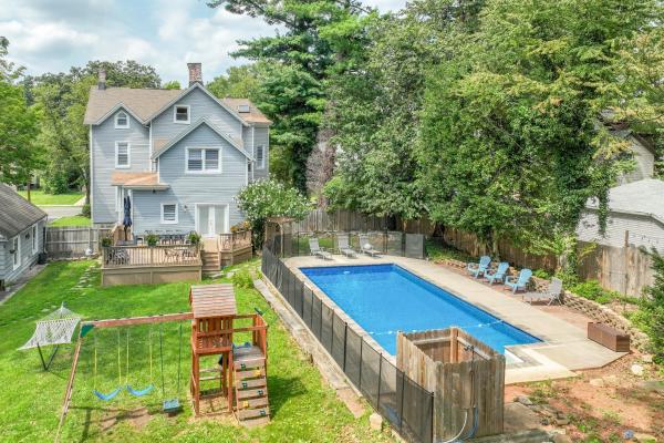 Casa Francesca 6br Villa & Heated Pool - Staten Island, NY