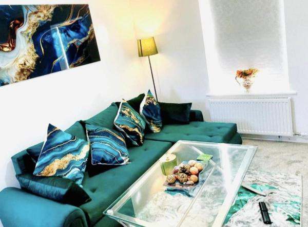 3-bedroom Gem In Manchester With Free Parking - Bury