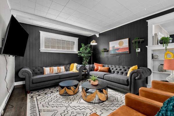 Roomy Central Hub Games, Fire Pit & Downtown Fun - Oshkosh, WI