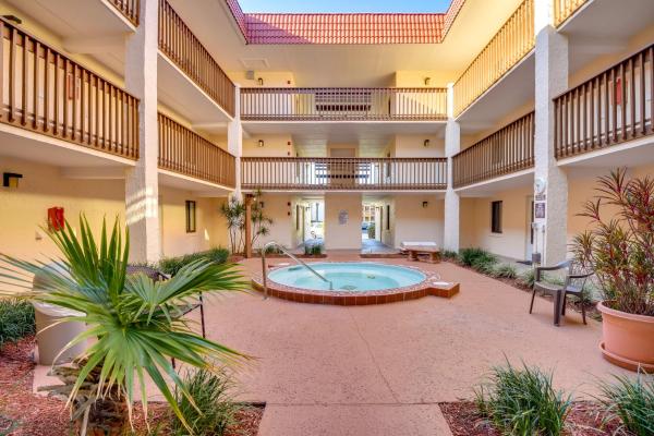 Steps To Beach! St Augustine Condo With Resort Perks - St. Augustine Beach, FL