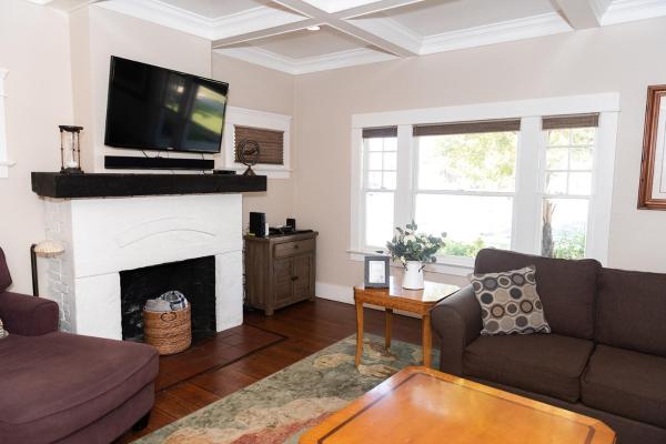 Historic Craftsman Sleeps 9 3br2.5ba Disney 1mi - Anaheim, CA