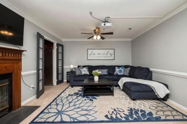 Waterfront Retreat With Dock, Firepit & Theater - Portsmouth, VA