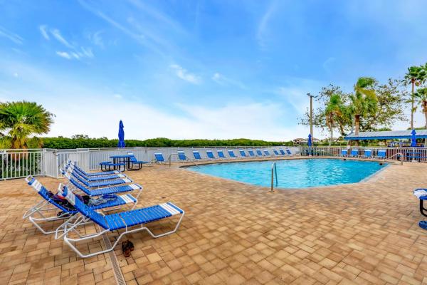 Sunset Suite Heated Pool Tennis & Gym Balcony - Apollo Beach, FL
