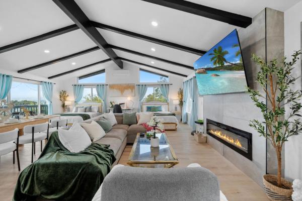 Entire Private Pool, Grand View, King Bed, Spacious, Parking, Available Now - Lakeside, CA