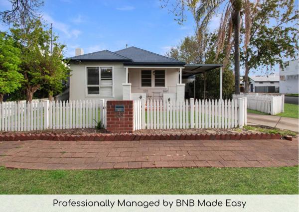 The Corner Cottage - Quaint & Cosy Charm - ウォガウォガ