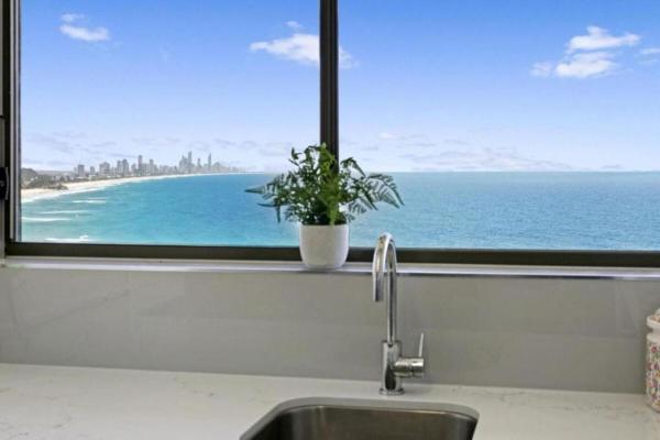 Beachfront Luxury On Burleigh Hill Casa Del Mar - Coolangatta
