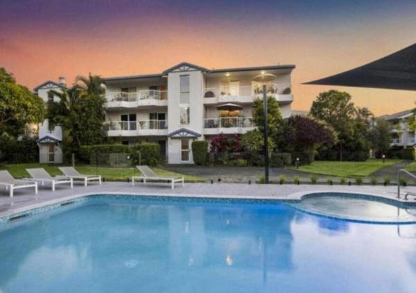 Burleigh Breeze 2 Bed Beach Walk Retreat - Tweed Heads