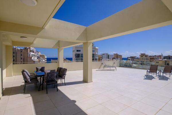 Downtown Sea View Penthouse - 拉納卡