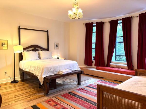 Luxurious Bedroom - Manhattan, NY