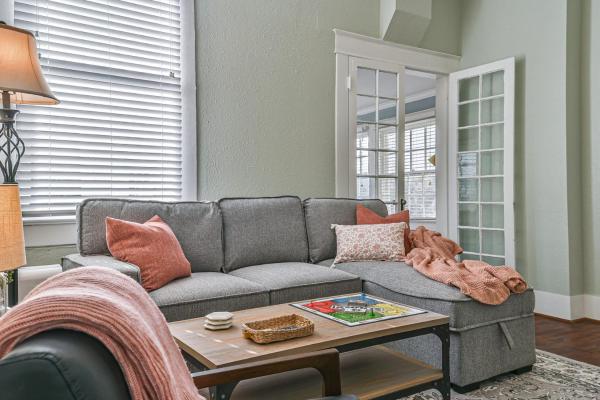 Cozy 2nd-floor Suite Near Beach, The Strand, Pier - Galveston, TX