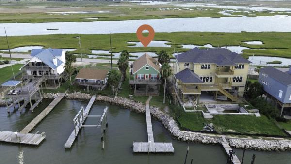 Dolce Villa Fishermans Paradise, Bayfront Private Pier - Jamaica Beach, TX