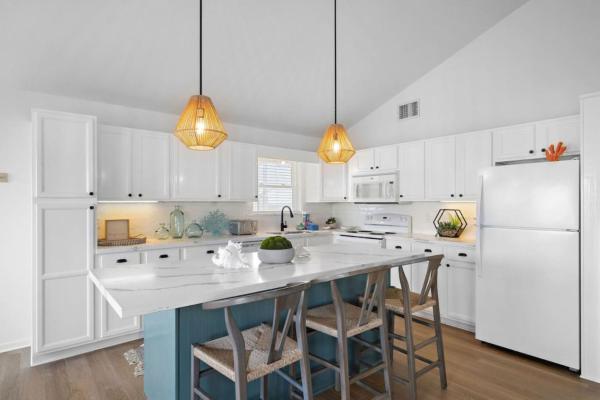 Stylish Home With Game Room, Deck, And Canal Access - Galveston, TX