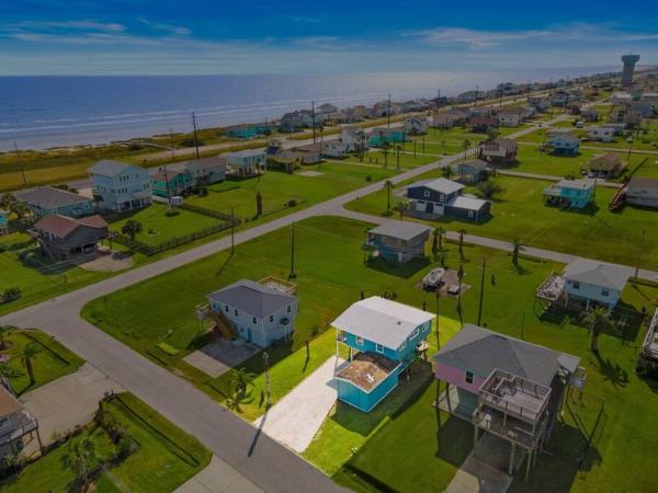 Cute Bungalow With Fire Pit Close To The Beach - Galveston, TX