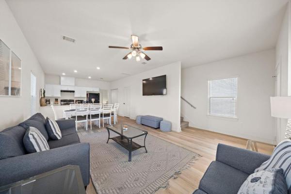 Family Home Near Downtown In Convenient Location - Galveston, TX