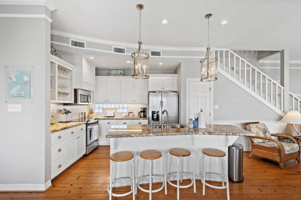 Huge Beach House With Great Views, Steps From Sand - Jamaica Beach, TX