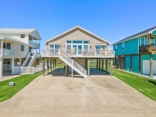 Cozy Bungalow Close To The Beach With Fire Pit - Galveston Island, TX