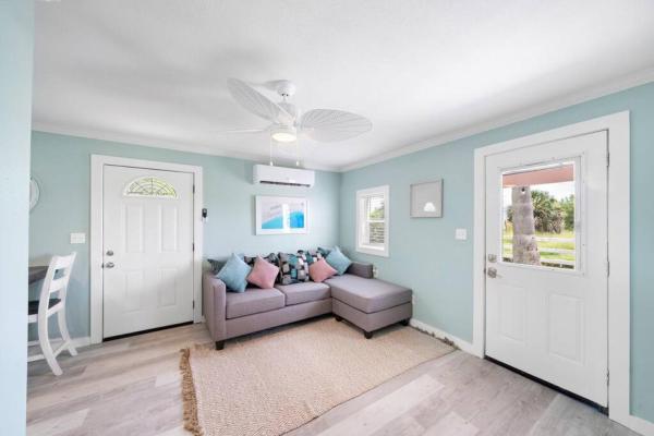 Cute And Cozy Beach Bungalow Near The Seawall - Galveston Island State Park, Galveston