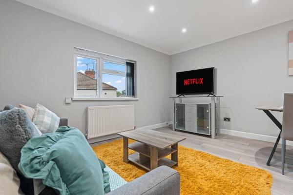 5-bedroom Contractor Home Near Cbs Arena - Coventry