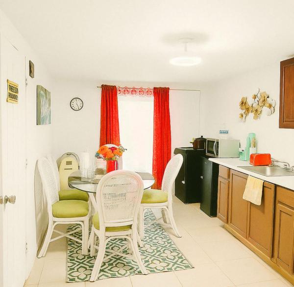 Private Entrance Guest Suite Dedicated Bathroom Kitchen - West Palm Beach