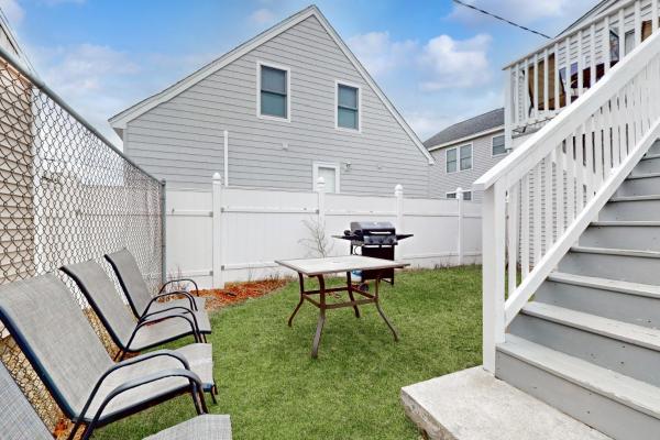 Hampton Beach Hangout - Hampton, NH