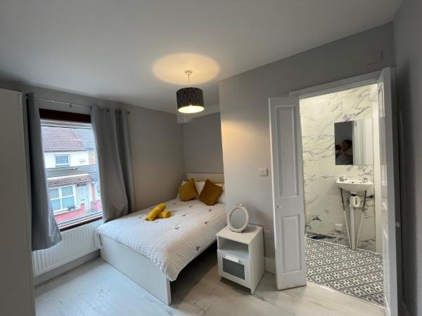 4 Bed House Near Watford Junction Station - Watford