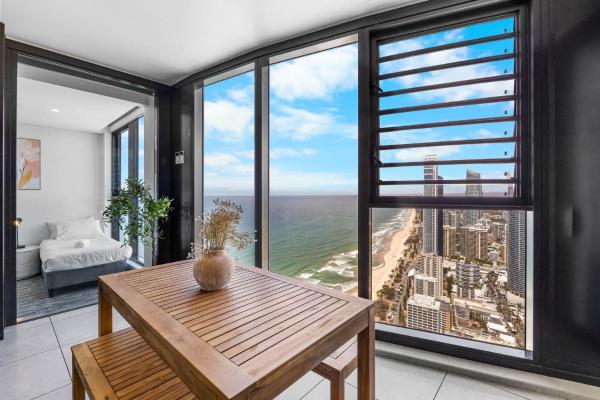 The Wave - New Beachfront Skyhome 3br Ocean Coastal View With Parking Pool And Gym - Surfers Paradise