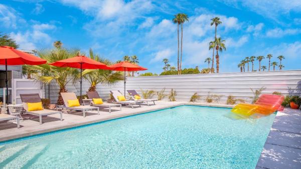 Lloyd By Avantstay Palm Spring Paradise W Pool Large Yard Table Tennis Permit3779 - Palm Springs, CA