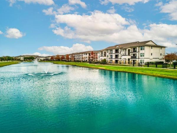 Landing Apartments New Braunfels - Cedar Park - Schlitterbahn, New Braunfels