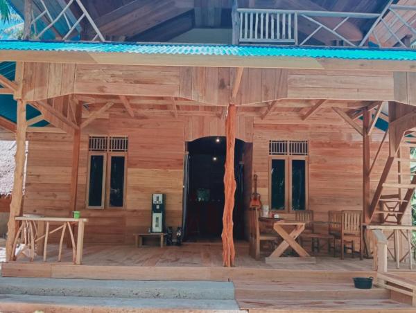 Bankvault Surf Camp Mentawai - West Sumatra