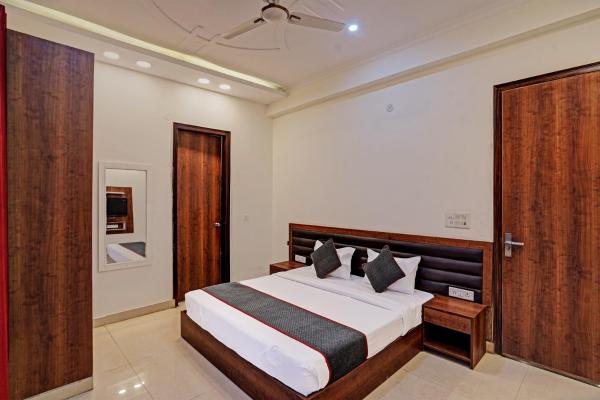 Hotel O Golden Palace - Ghaziabad