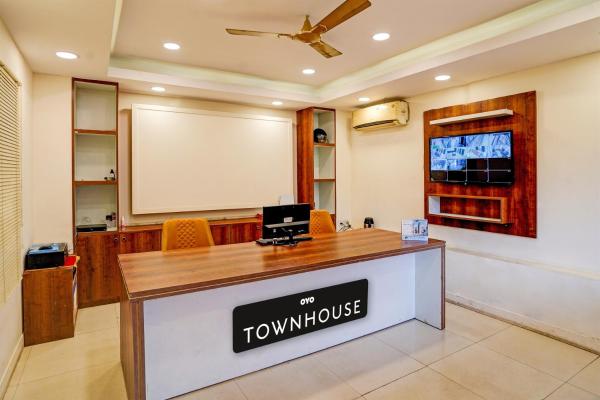 Hotel O Golden Palace - Ghaziabad