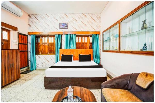 Hotel Subh Aura Suites - Near Kashi Vishwanath Temple And Ganga Ghat -With Fully Air Conditioned- Wifi - Room Service - A Luxury Room In Varanasi - Varanasi