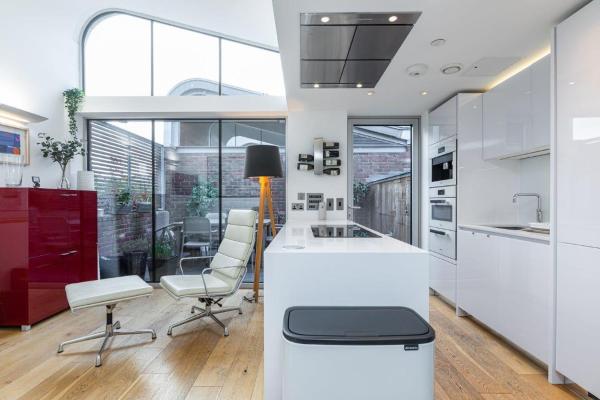 Stylish House With Superb Space - Notting Hill