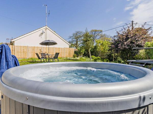 2 Bed In Aberaeron 96072 - Aberaeron