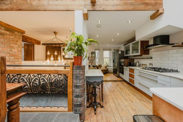 The Trelawney Hideaway - Bristol