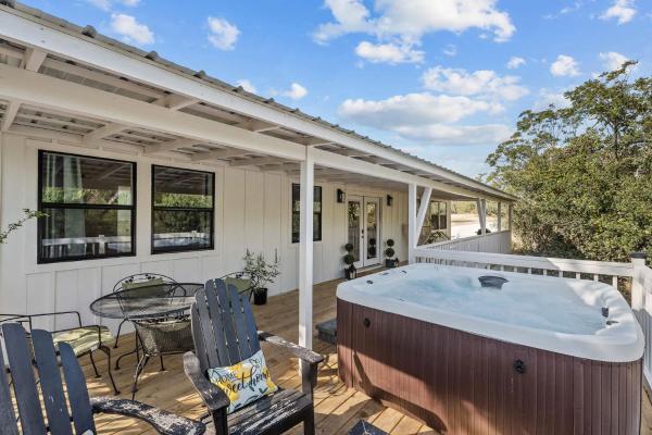 Running Buck Cabin 2 - Hot Tub & 5 Min To Main - Fredericksburg, TX