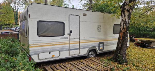 Beheizter Wohnwagen Mit Küche Und Duschbad - Berlijn