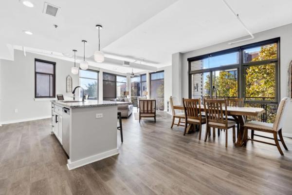 Luxurious Downtown-2 Bed 2 Bath Corner 2m - Nashville, TN