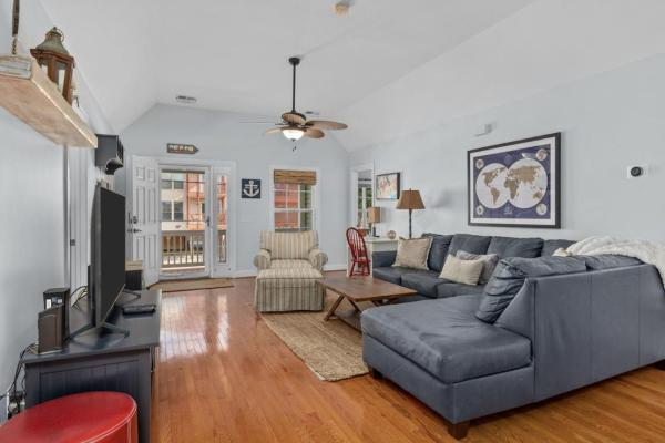 Heated Pool, Ping Pong, Short Walk To Beach And Pier, Gathering Spaces Inside And Out, Long Stays Available - North Myrtle Beach, SC