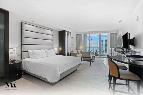 Fontainebleau Resort Balcony W Ocean + Bay View - Miami Beach, FL