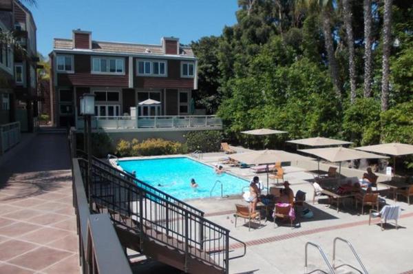 Venice Beach Lux Retreat Coastal Apartment Haven - El Segundo, CA