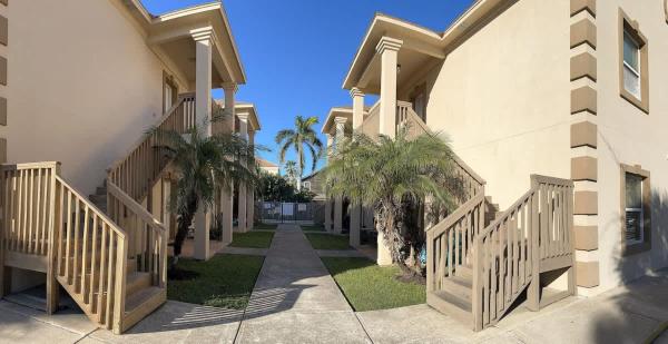 Family Friendly Beach Condo With Pool - Suite B, TX
