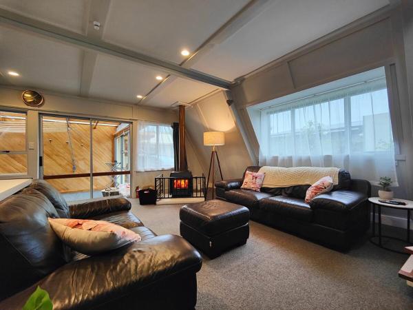 Misty Mountain On Milford - Te Anau