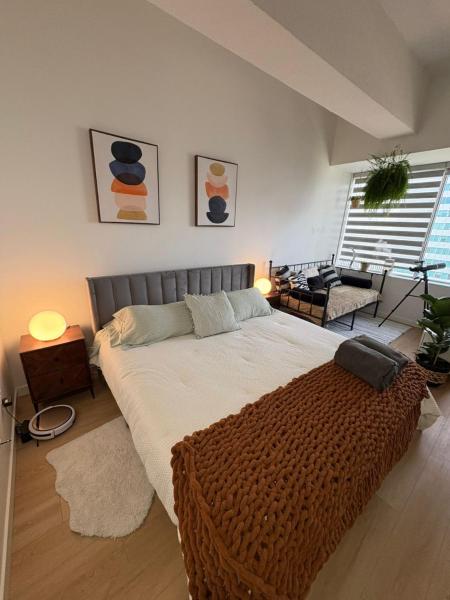 Studio Downtown , Rodgers Views, Ac, Heated Free Underground Parking - Edmonton