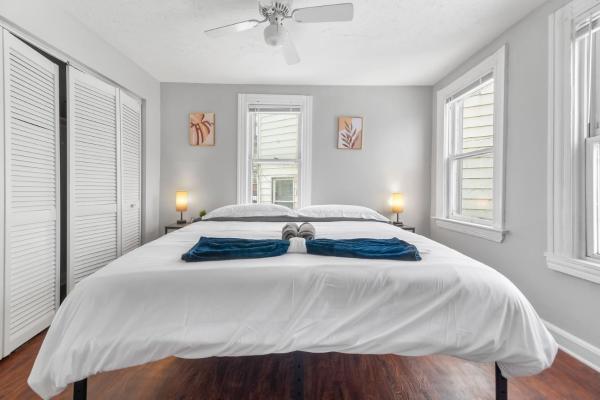 Little Italy Group Stay 4 Tv's Pet Friendly - Cleveland Heights, OH