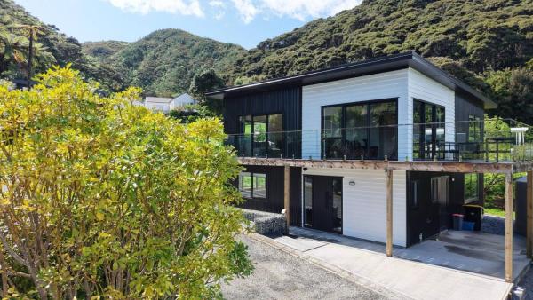 Modern Tata Beach Escape - Spacious New Retreat - Tākaka