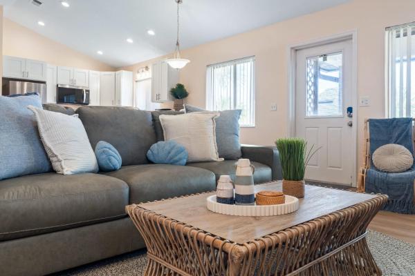 Just Beachy L Steps To Beach L Walk To Restaurants - St. Augustine Beach, FL