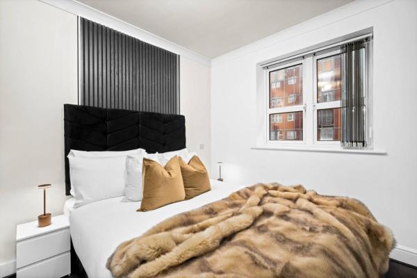 Cozy Apartment - Jq - Balcony - Netflix Q4b - Birmingham