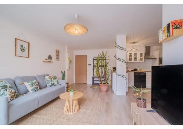 Bright And Green 2-bedroom Apartment, Parking And Wifi - Balma