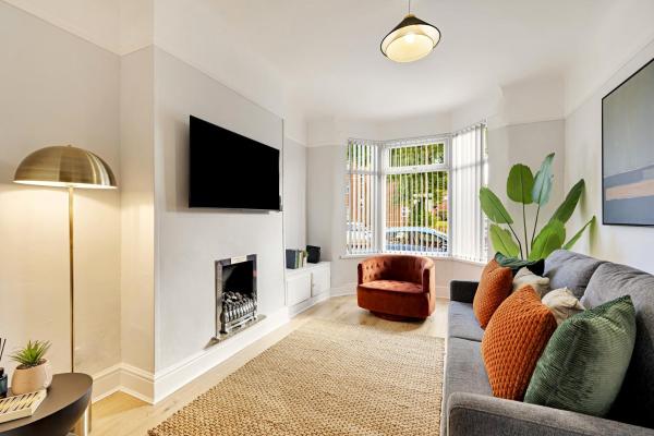 Balfour House - Air Host & Stay - Sleeps 8, Free Parking - 利物浦